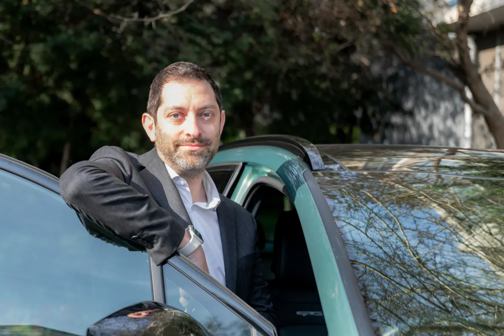 Economic pressures take a toll on new vehicle sales in August | NADA